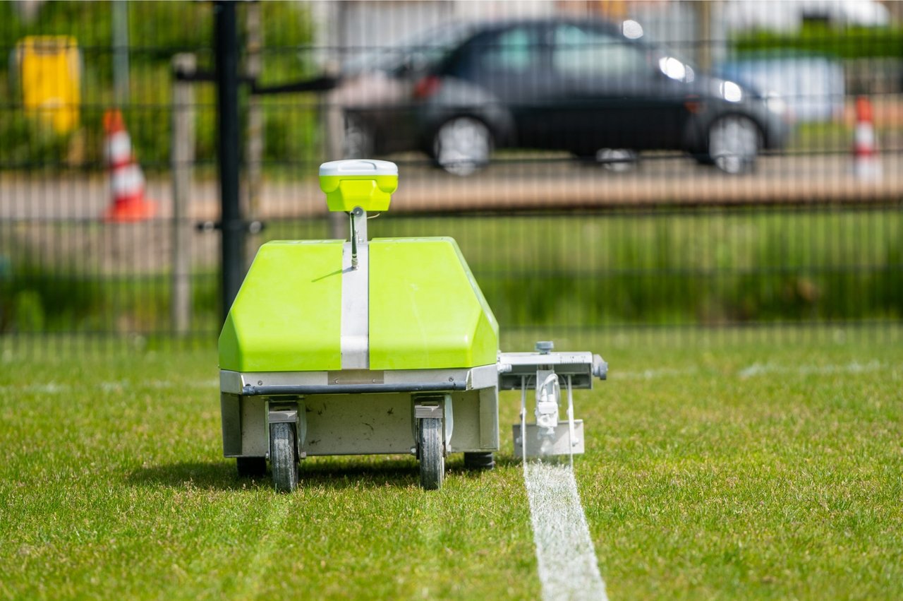Outdoor Mobile Robotics
